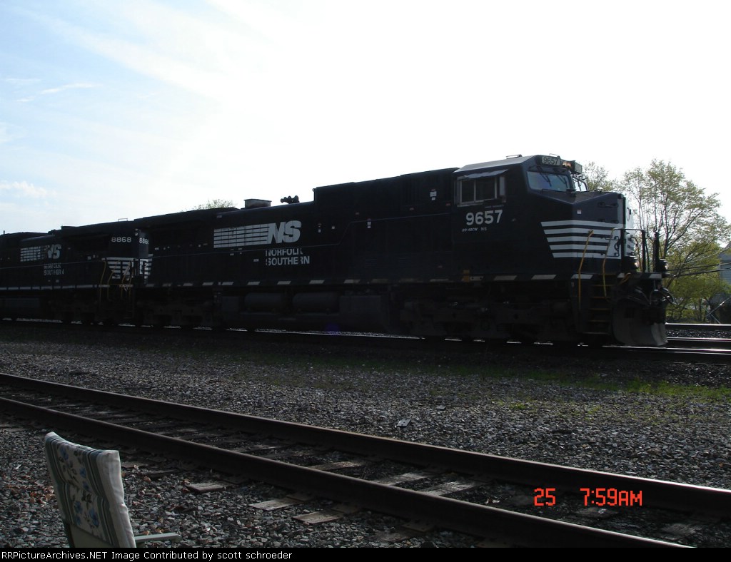 NS 9657 & NS 8868 head IB w/NS Train 11A